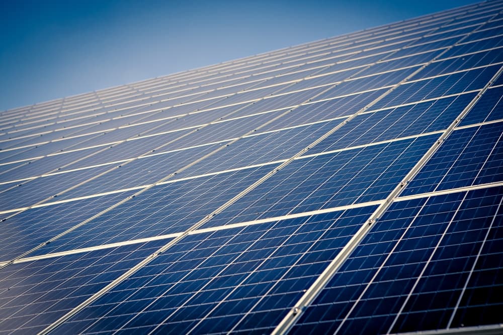 Hvordan fungerer solceller? (Enkel guide og veiledning)